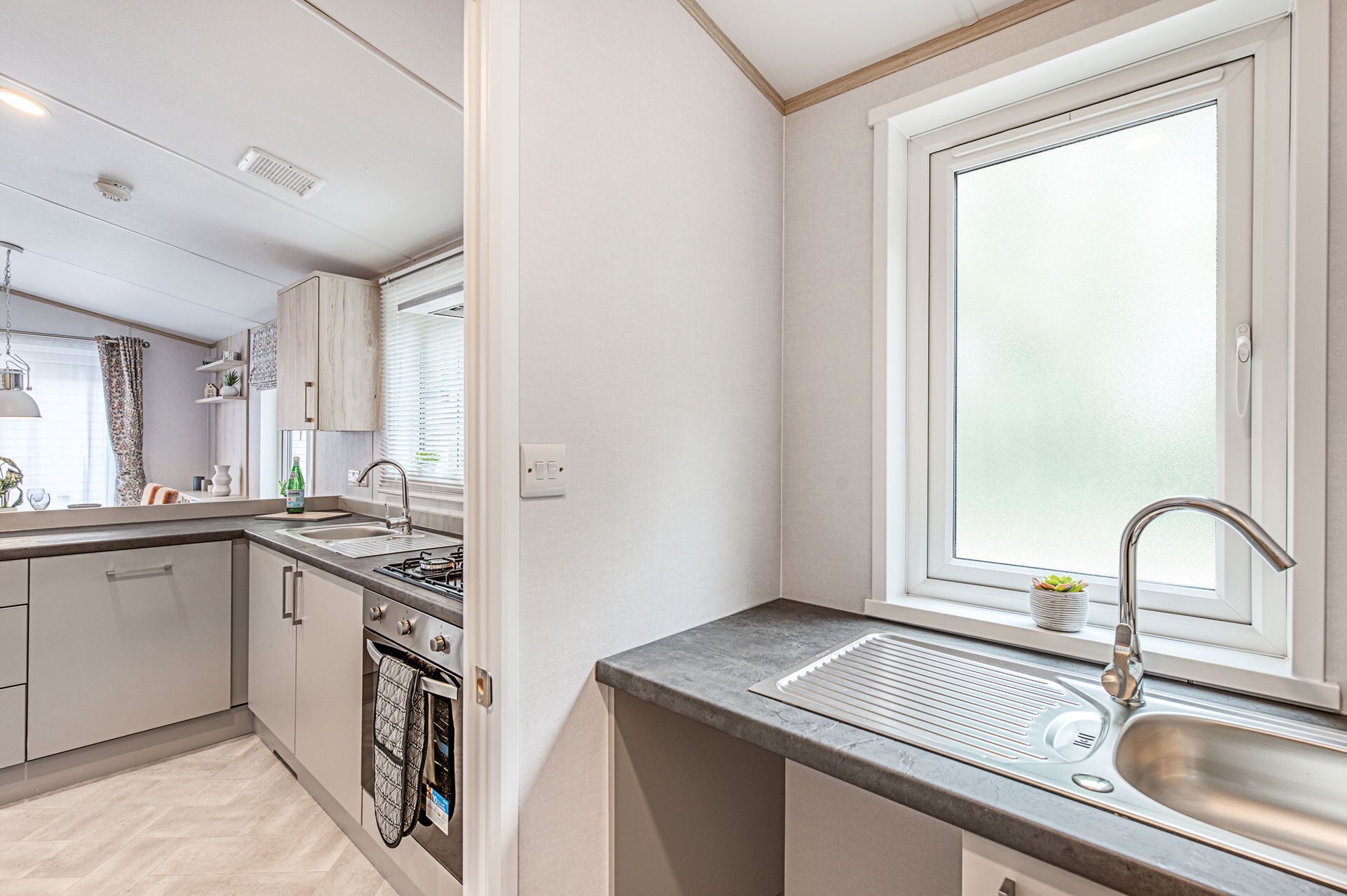 2025 Atlas Wisteria Lodge 40ft x 20ft, 2 or 3 Beds, French Doors