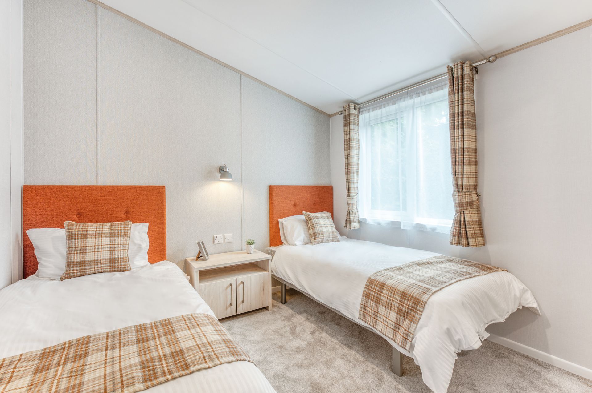 2025 Atlas Wisteria Lodge 40ft x 20ft, 2 or 3 Beds, French Doors